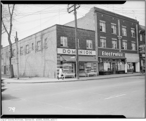 Old photographs of Toronto storefronts (1870-1978)