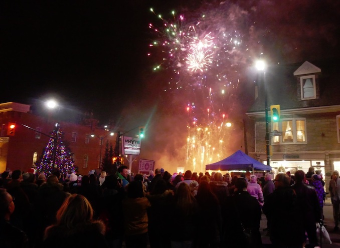 Street Performers Ignite the 2017 Markham Festival of Lights
