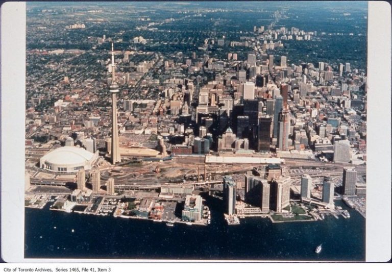 Old photographs of the Toronto waterfront from the archives
