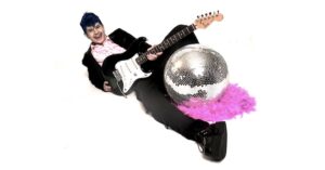 "Five Minutes With" local Toronto musician Lynx – Random Order