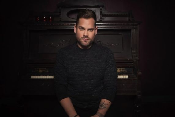 "Five Minutes With" Canadian Idol Winner Theo Tams