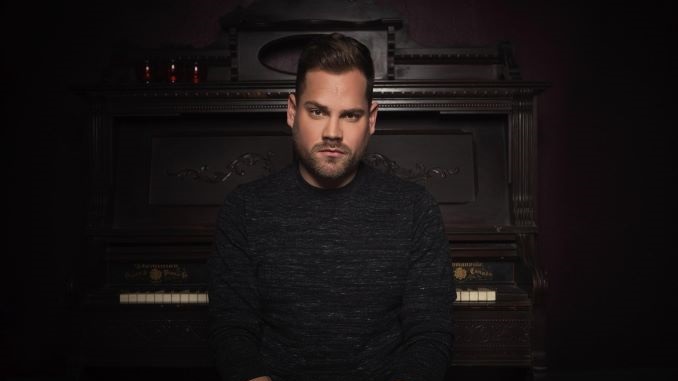 "Five Minutes With" Canadian Idol Winner Theo Tams