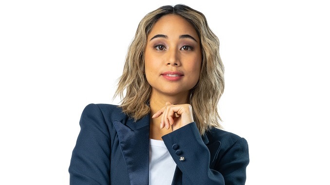 Chatting with comedian and writer, Isabel Kanaan