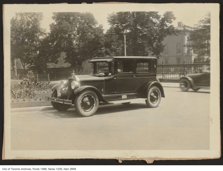 Old Photographs of Cars from the 1920s
