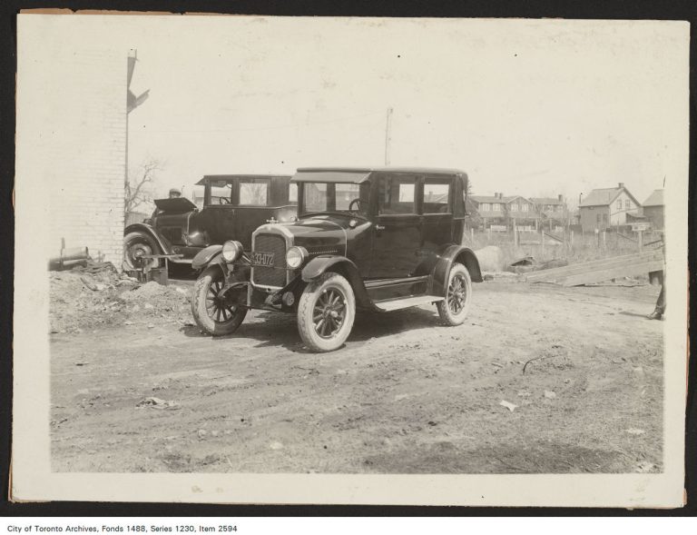 Old Photographs of Cars from the 1920s