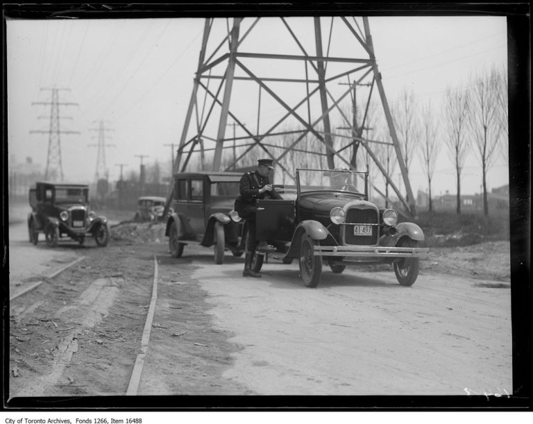 Old Photographs of Cars from the 1920s